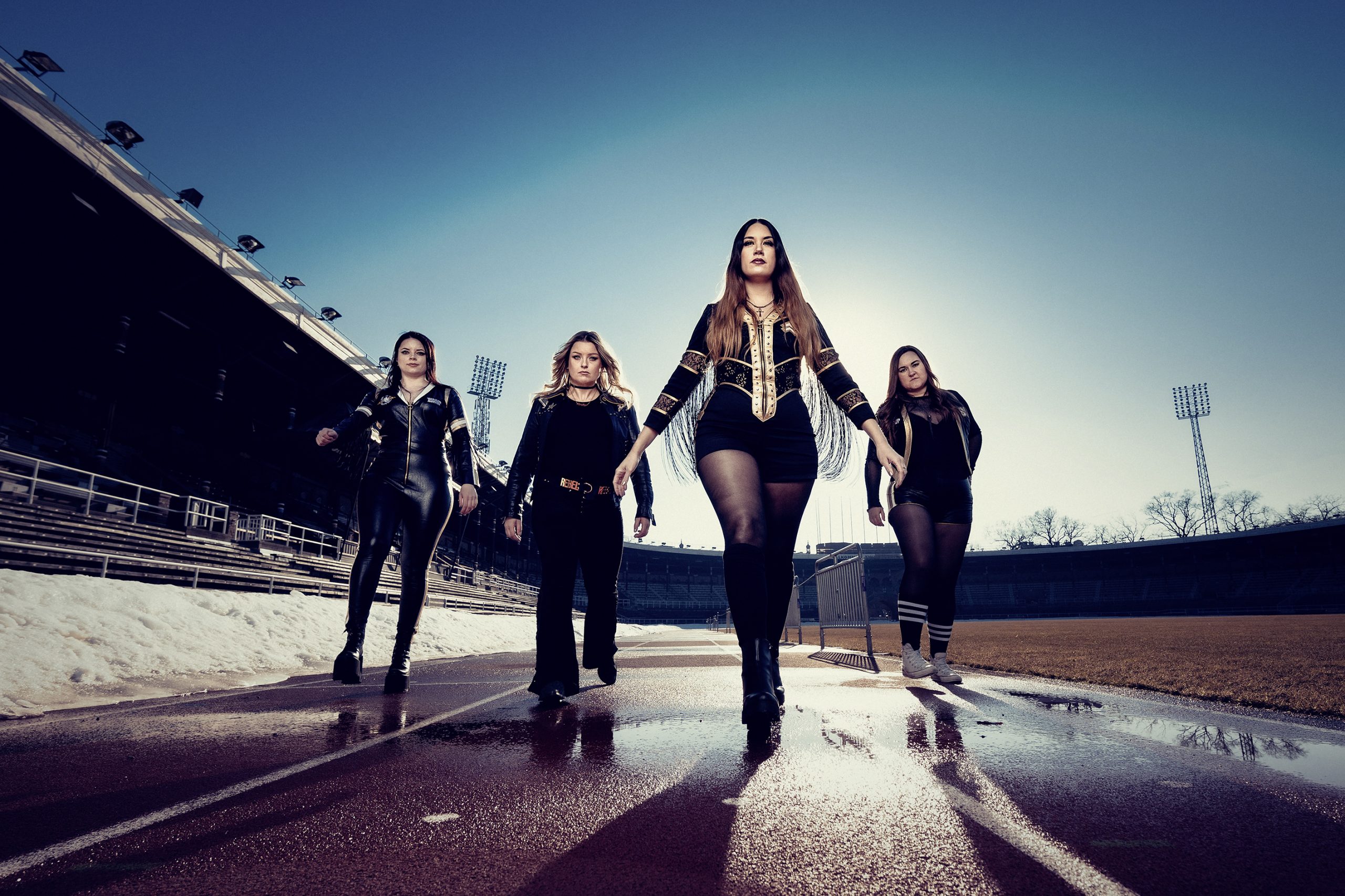 Thundermother – Watch Out – photo 1 horiz